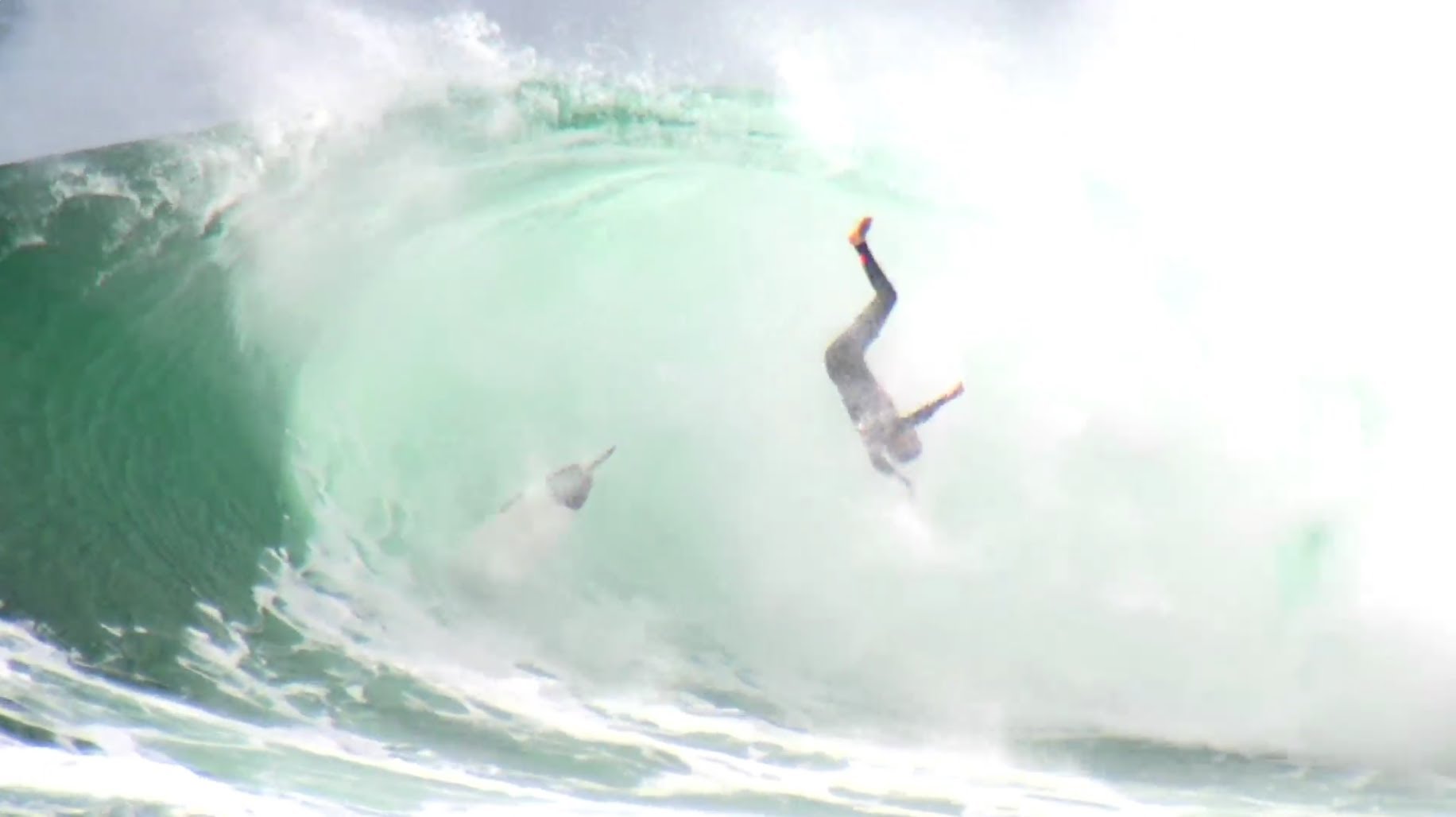 Red Bull Cape Fear - falaise, vagues monstrueuses et wipeouts