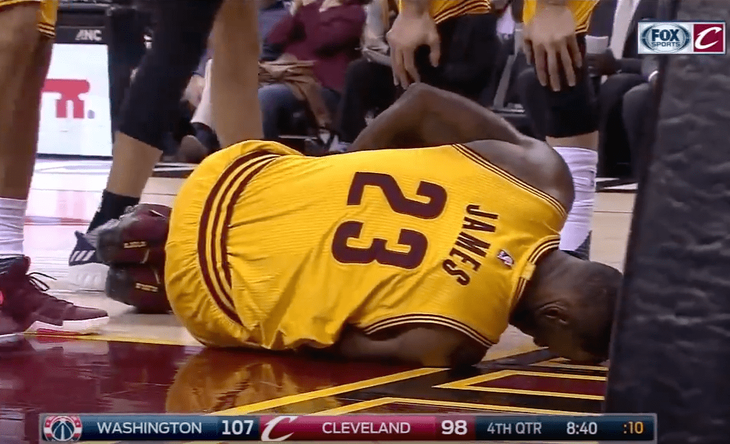 LeBron James s’est fait exploser les parties par Jason Smith