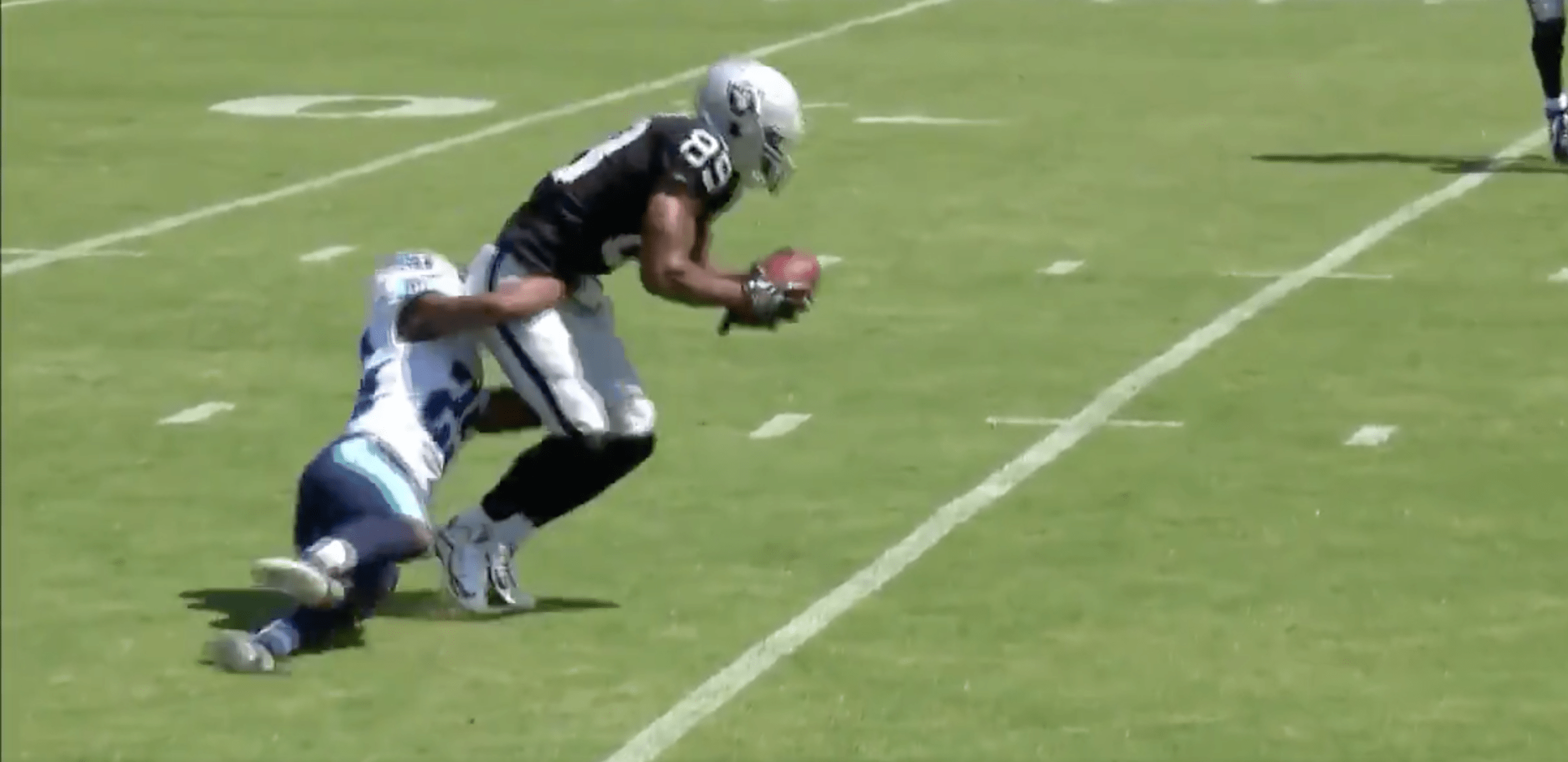 Amari Cooper s’est pris pour un tank contre les Titans