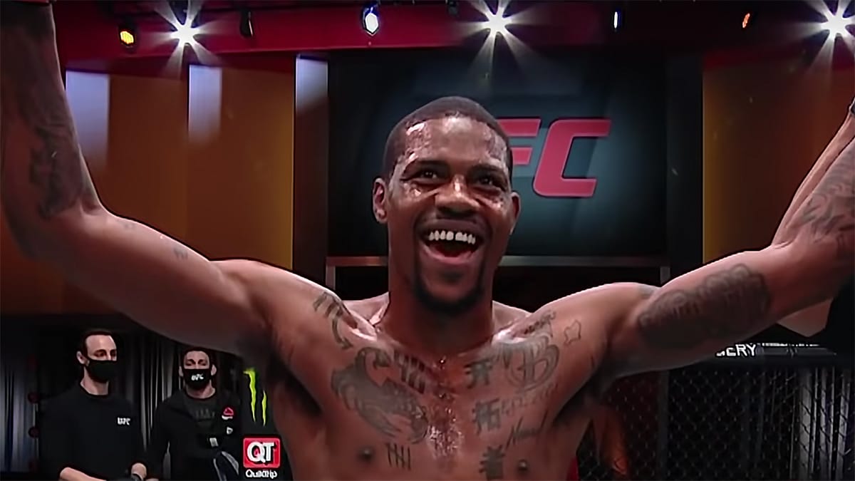 UFC - Kevin Holland affronte un troll d'internet en jiu-jitsu