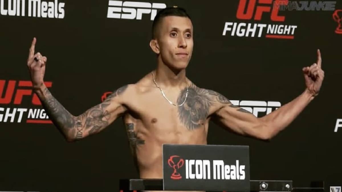 UFC - Jeff Molina porte un short "Pride Month" et réagit aux critiques