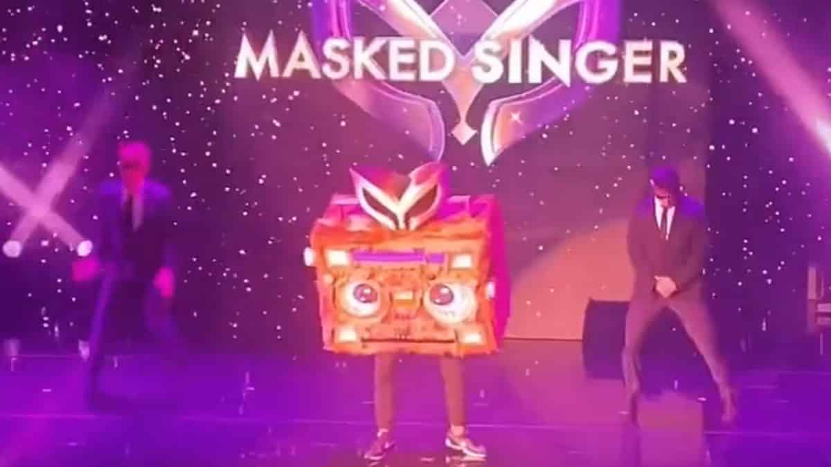 WTF - Michael Chandler chante du Britney Spears lors d'un spectacle