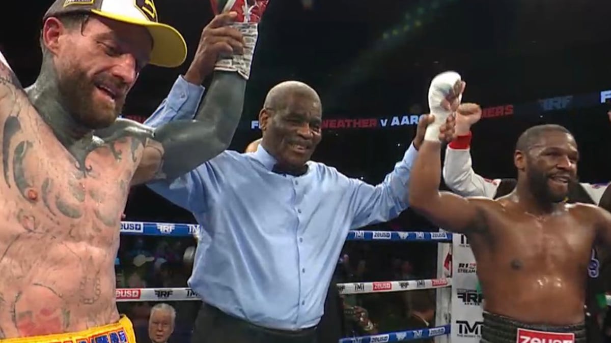 Floyd Mayweather fait le show lors de son exhibition à Londres