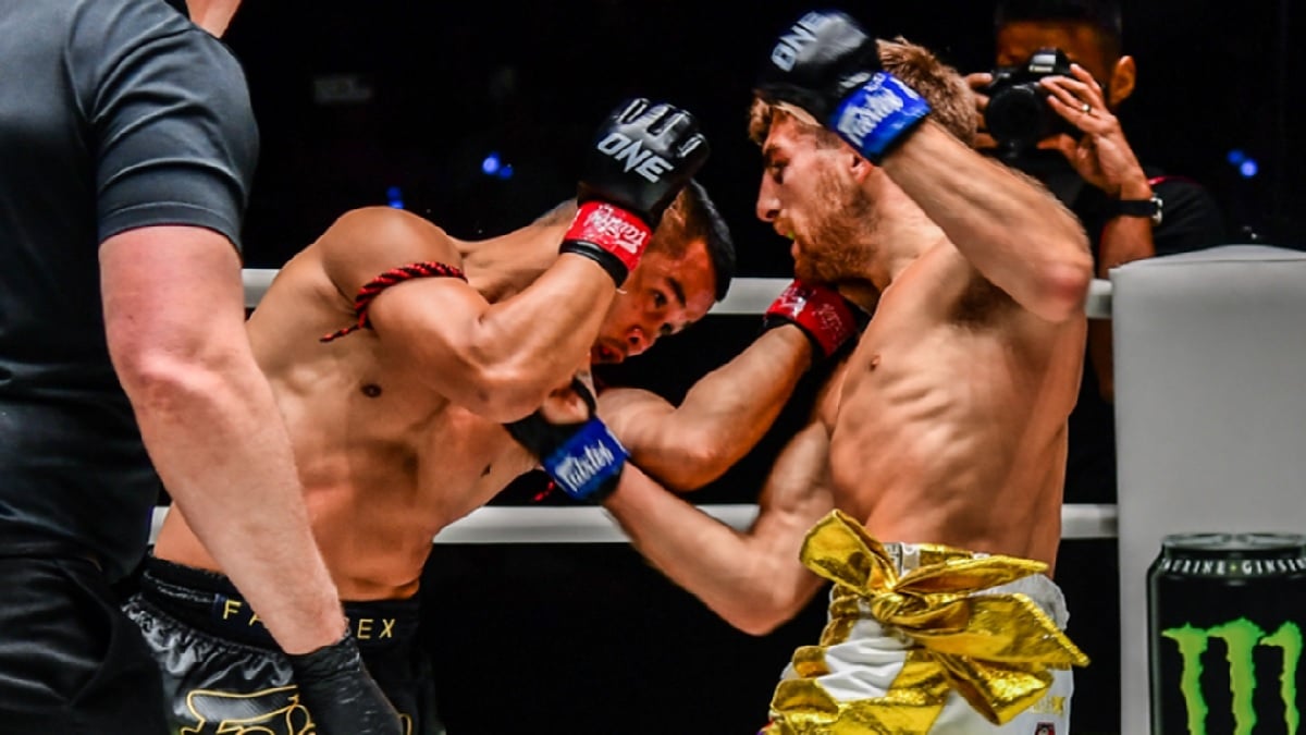 Un boxeur anglais place un KO dévastateur et s'offre la ceinture du ONE FC