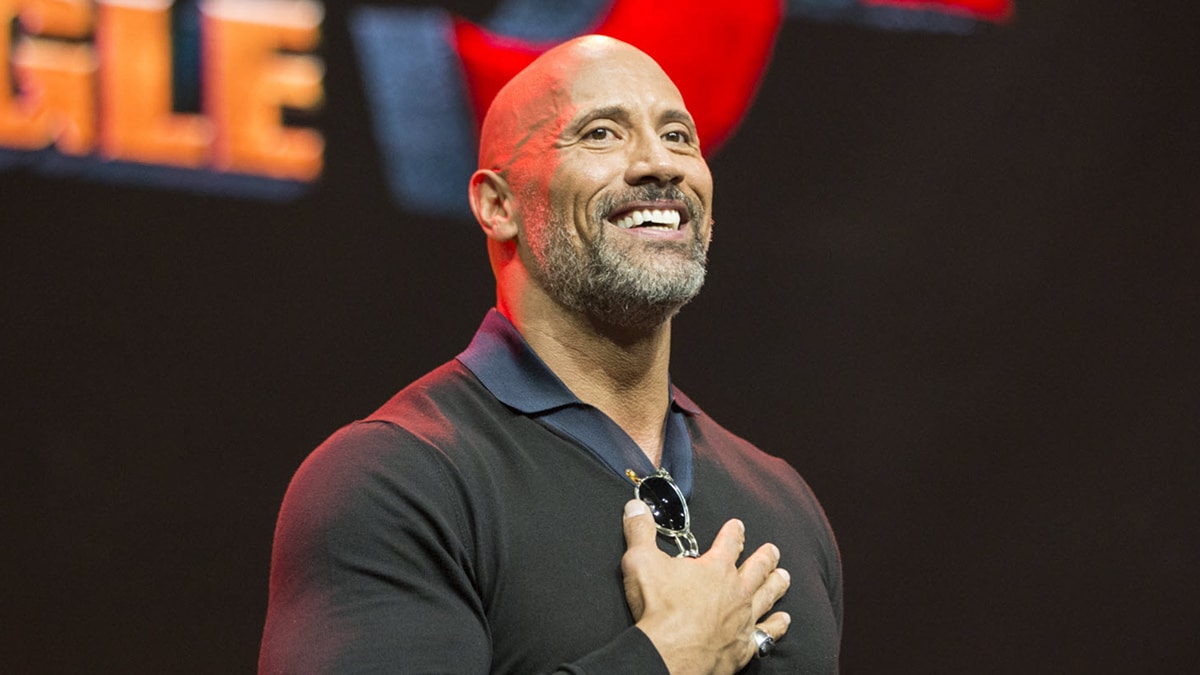 Dwayne Johnson vient en aide à un combattant de l'UFC fauché