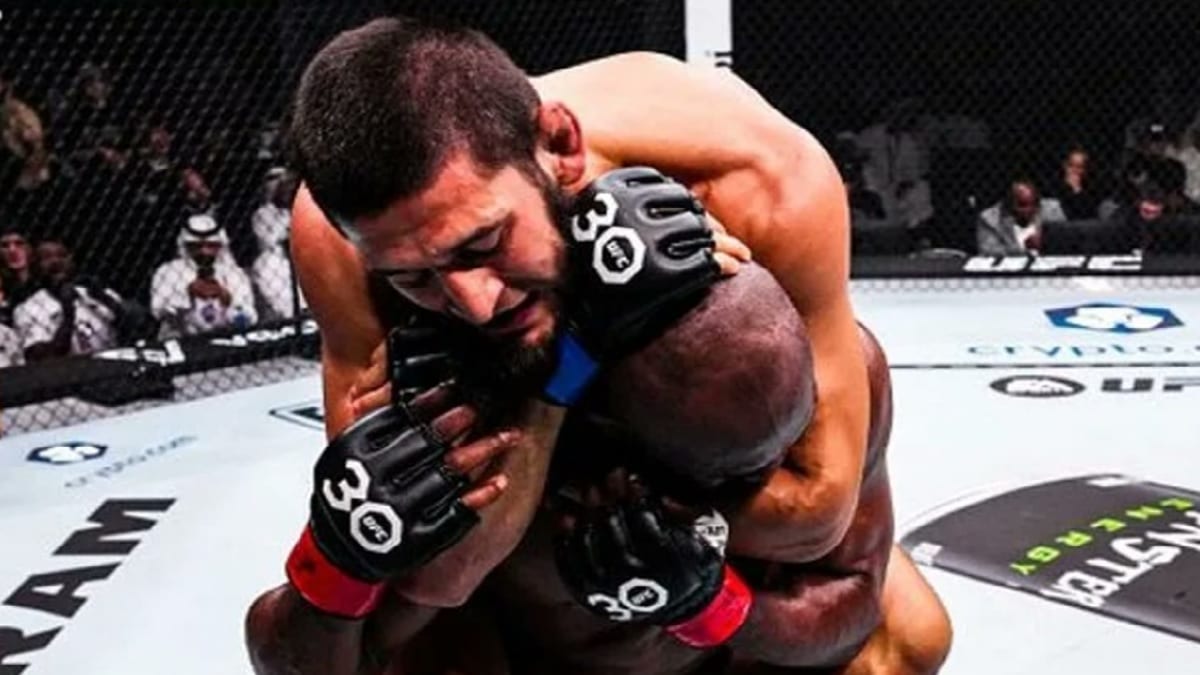 Kamaru Usman sur sa défaite lors de l'UFC 294 : « je suis tombé bas