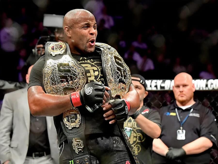 Daniel Cormier atomise un challenger UFC : "je peux le combattre puis ...