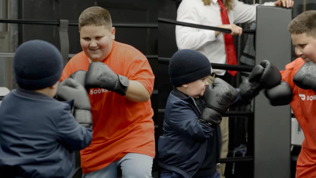 Hasbulla boxe un garçon de 9 ans lors d'un sparring à New-York