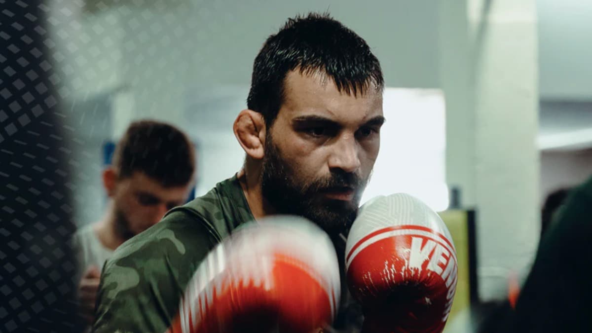 En préparation pour l'UFC 325, Benoit St-Denis dévoile un entraînement ...