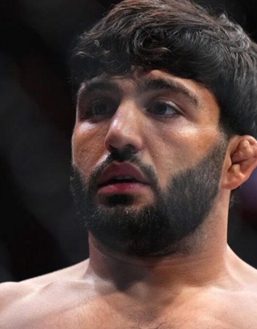 Francis Ngannou absent des classements PFL, l’organisation s’explique